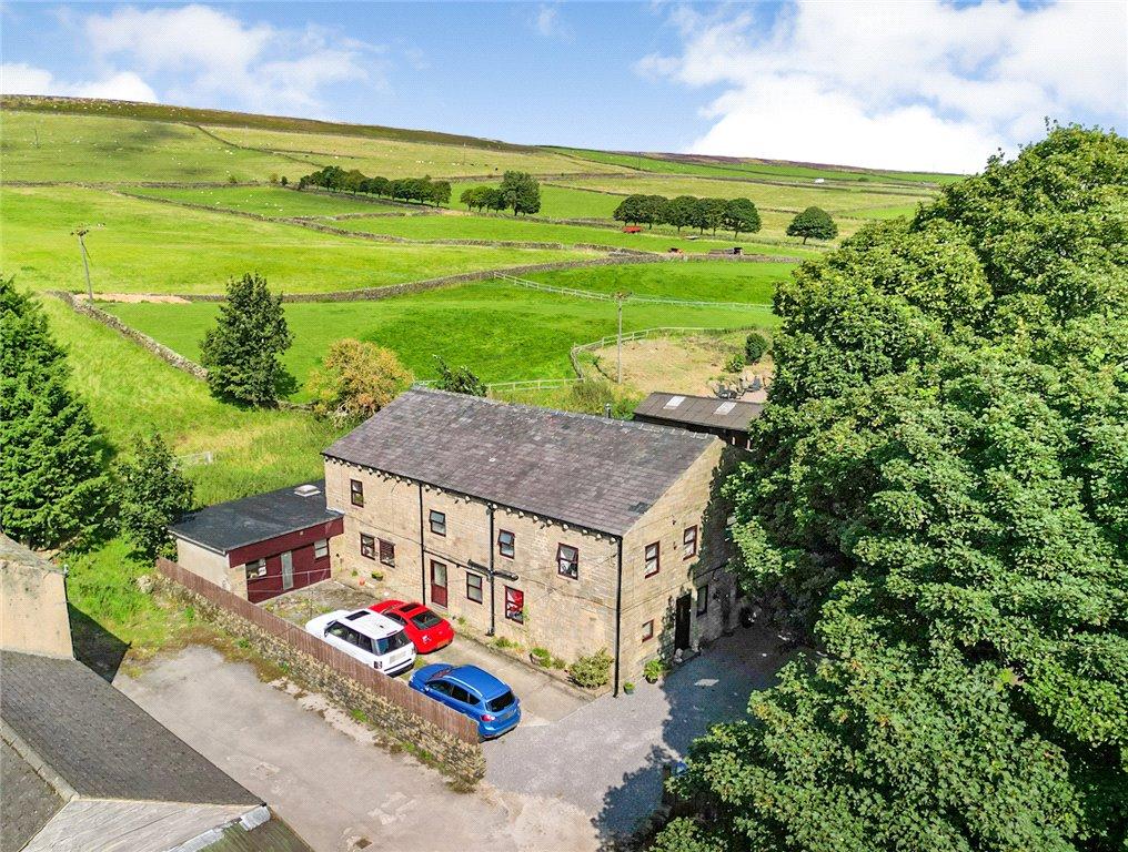 Larkfield, Riddlesden, Keighley, West... 7 bed detached house - £850,000
