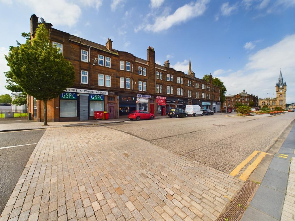 High Street, Renfrew PA4 2 bed flat - £65,000
