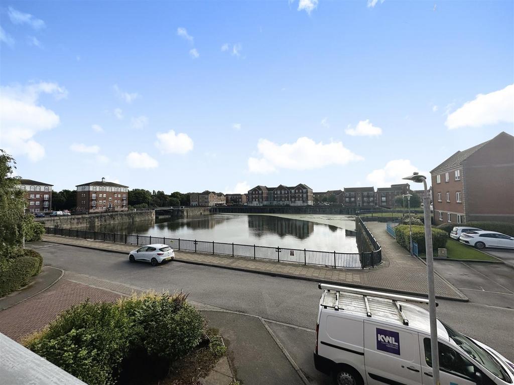 Plimsoll Way, Hull HU9 2 bed flat - £114,000