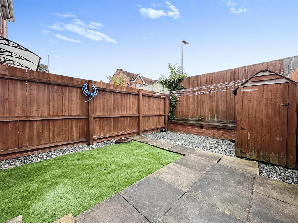 Tara Court, Hull HU5 2 bed terraced house - £110,000