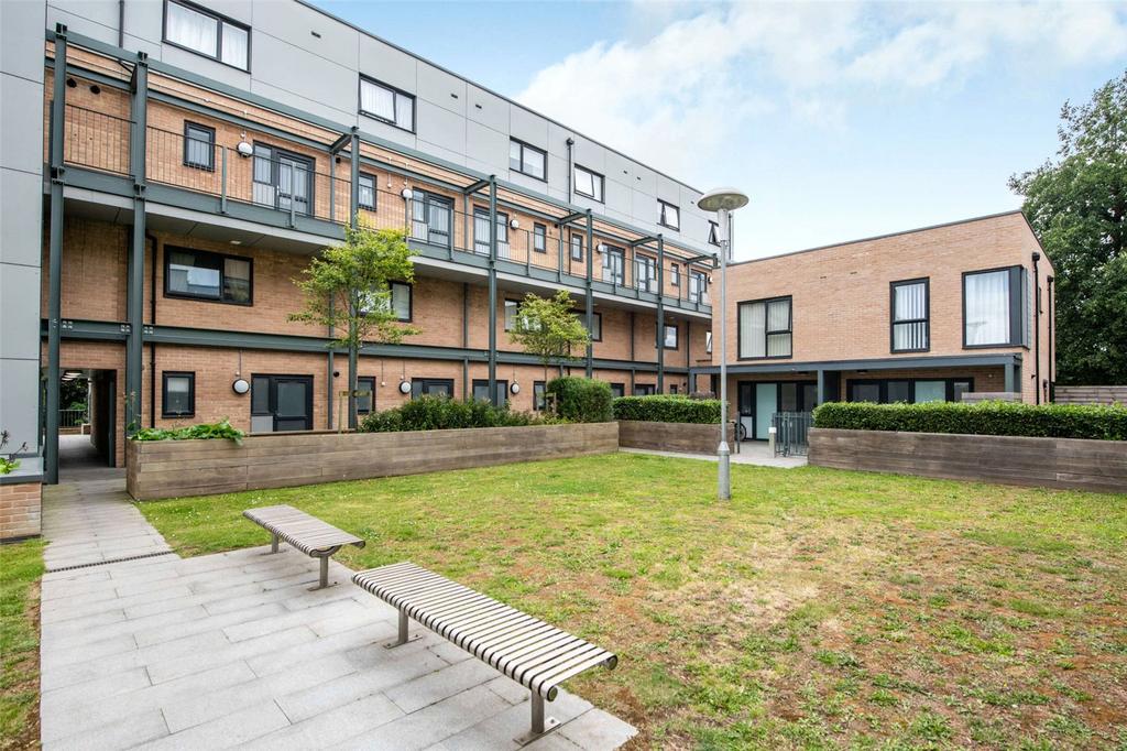 Flamsteed Close, Cambridge, CB1 2 bed semi-detached house - £2,100 pcm ...