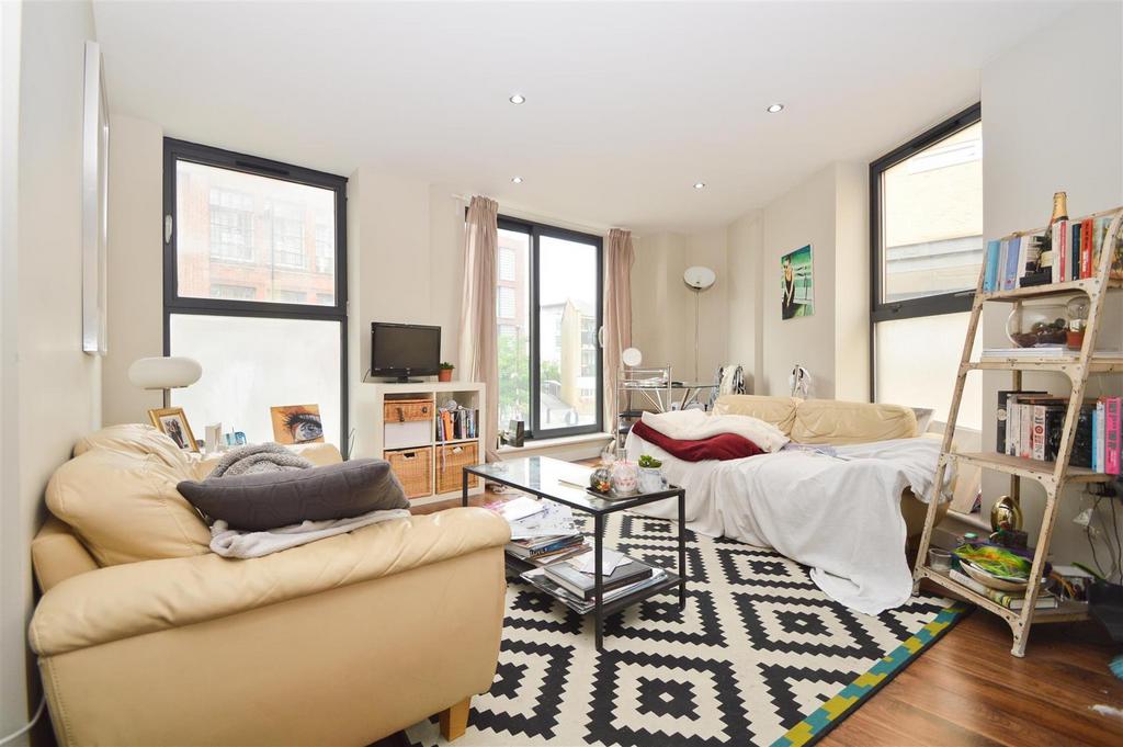Richmond Road, London, E8 3QW 3 bed apartment - £2,750 pcm (£635 pw)