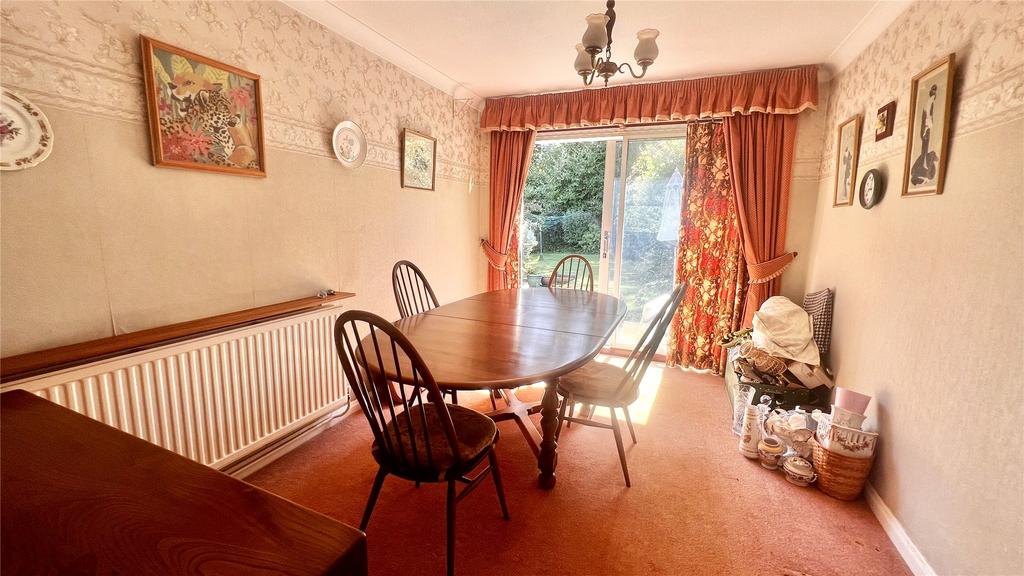 Foxcote Finchampstead Wokingham 3 Bed Semi Detached House £425 000