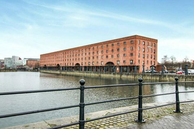 Wapping Dock, Liverpool, Merseyside... 3 bed flat - £325,000