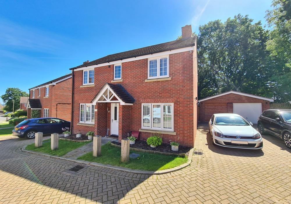 Farm Close, Old Calmore SO40 4 bed detached house - £500,000