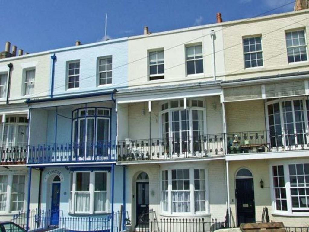 Kent Terrace, Ramsgate 1 bed apartment - £800 pcm (£185 pw)