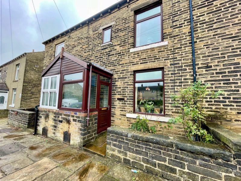 Woodside Crescent, Boothtown, Halifax 3 bed terraced house - £110,000