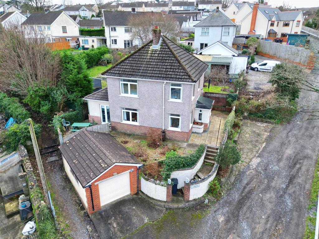 Cook Rees Avenue, Neath 4 bed detached house - £269,950