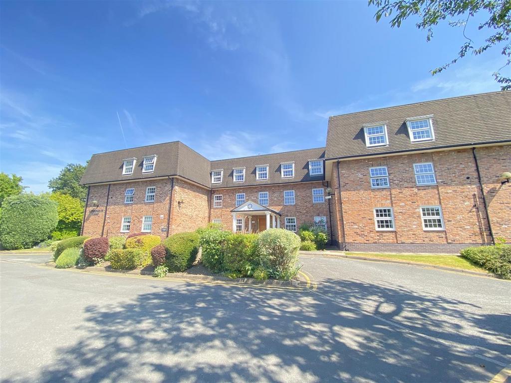 Sandringham Court, Cavendish Mews... 3 bed apartment - £1,400 pcm (£323 pw)