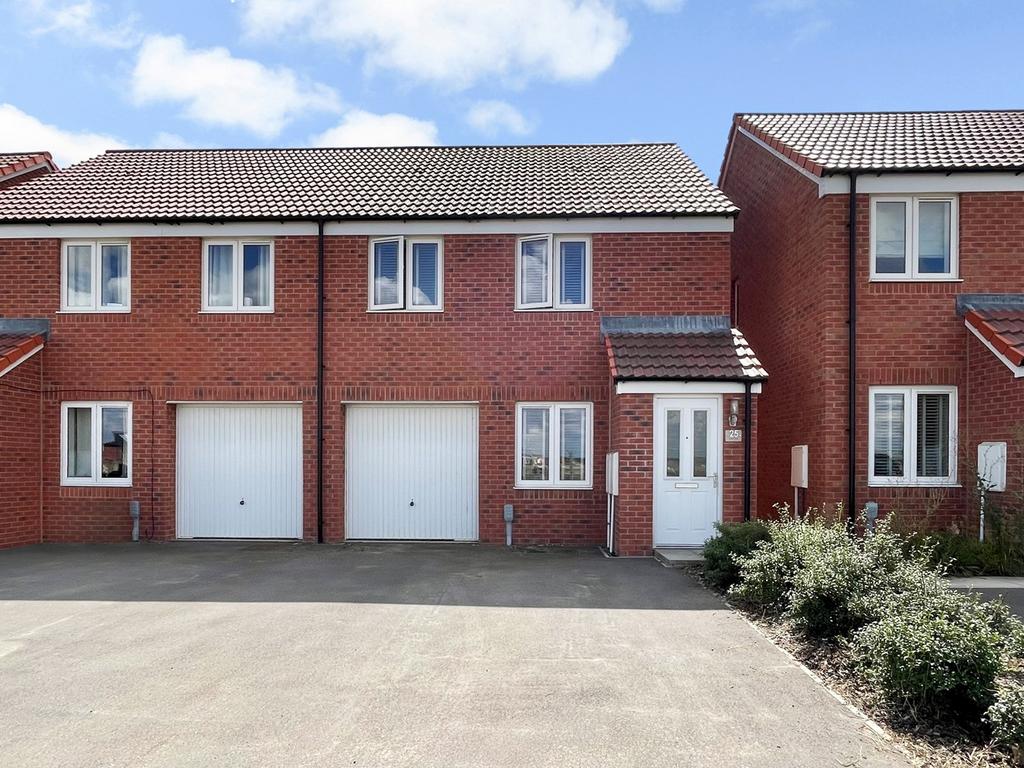 Sentinel Street, Grove, Wantage, OX12 3 bed semi-detached house - £350,000