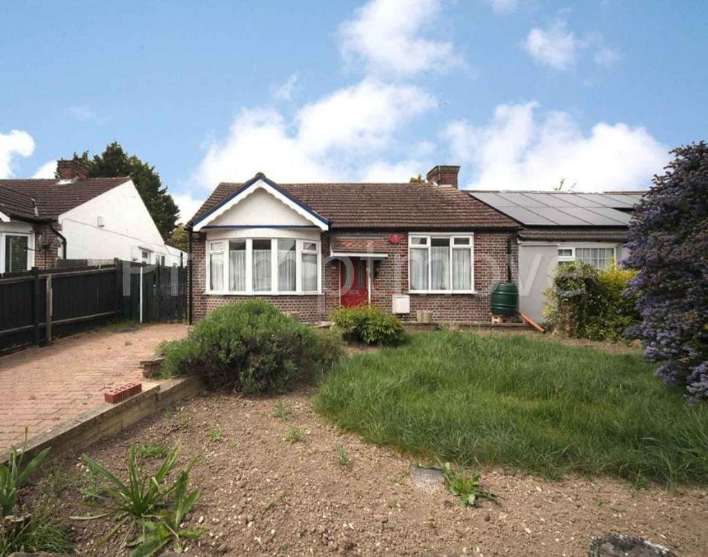 Bishopscote Road Luton LU3 1PD 2 bed bungalow - £1,350 pcm (£312 pw)