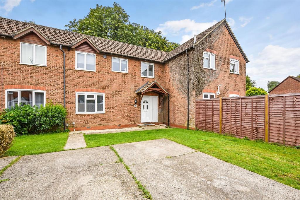 Robin Way, Andover 2 bed terraced house for sale - £245,000
