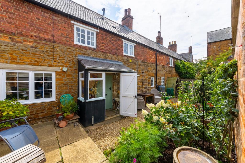 North Street West, Uppingham, Rutland 2 bed detached house - £275,000