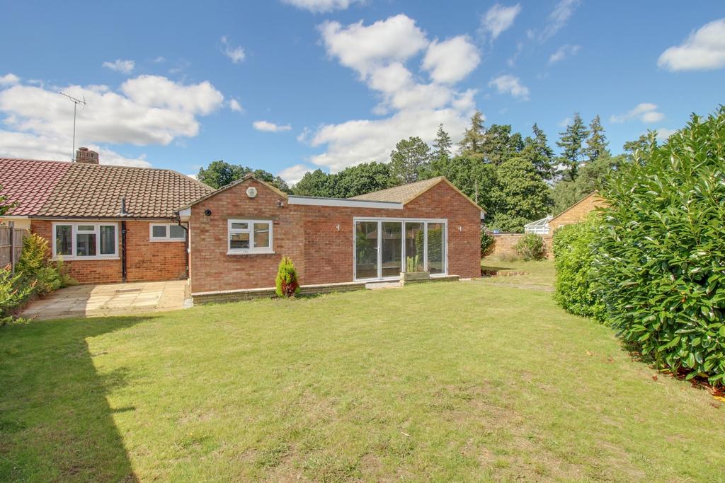 Poplar Close, Leighton Buzzard, LU7 3BS 4 bed bungalow - £650,000