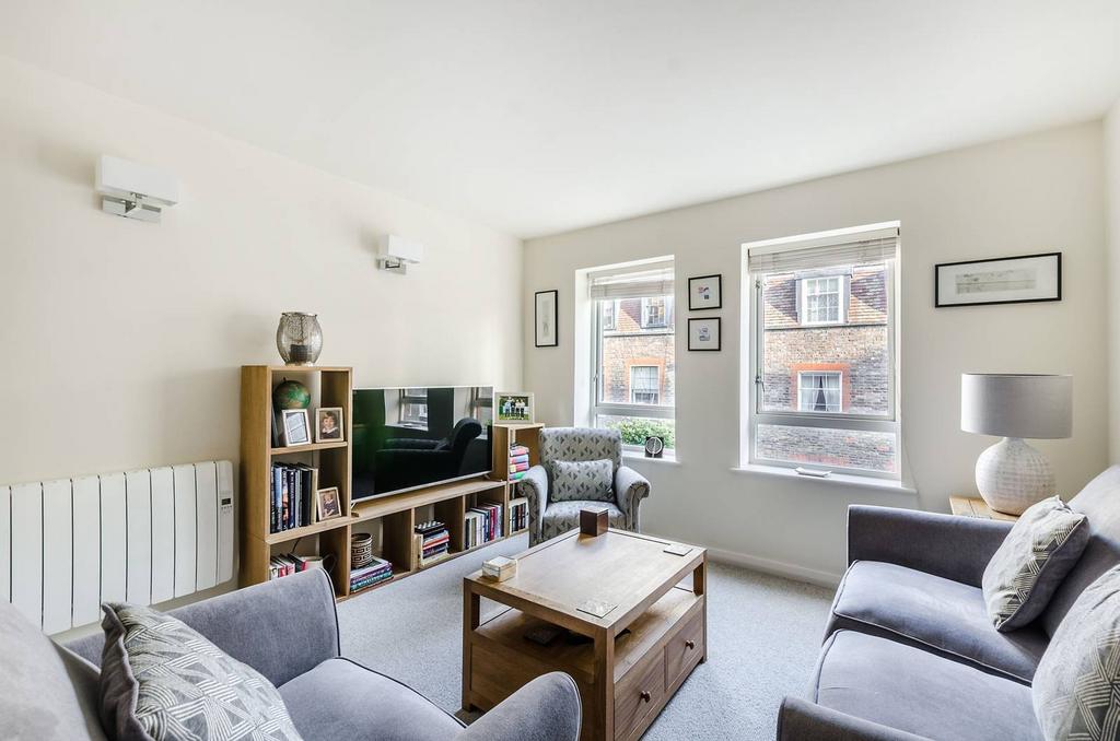 10 Craven Street, London, WC2N 2 bed apartment - £4,766 pcm (£1,100 pw)