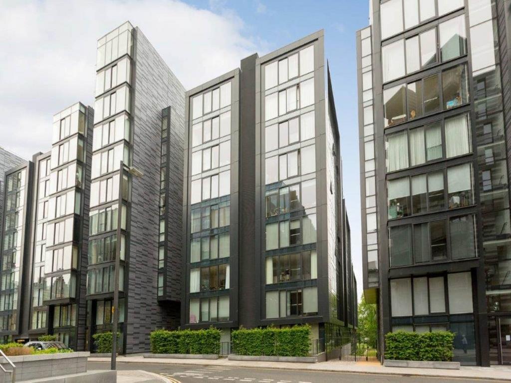 Simpson Loan (Parking Space 152)... Parking - £150 pcm (£35 pw)