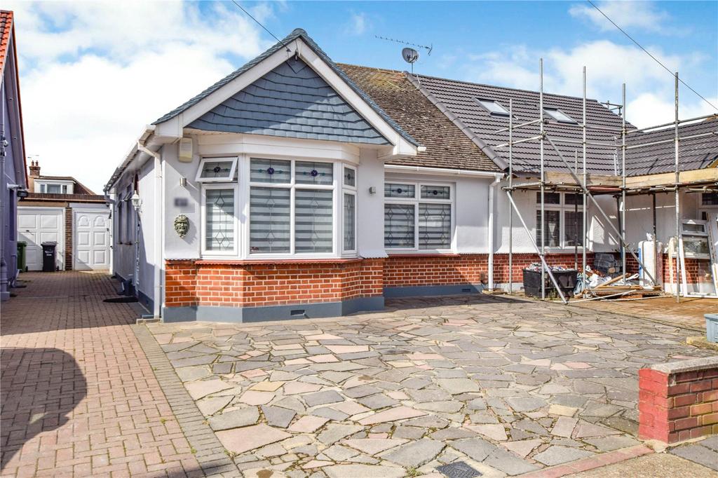 Chadville Gardens Romford Rm6 3 Bed Bungalow For Sale £475 000