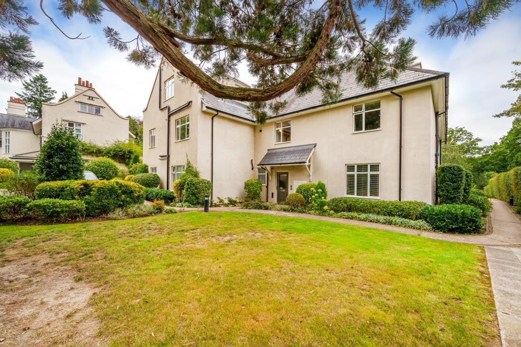 St John's, Woking, GU21 2 bed flat - £340,000