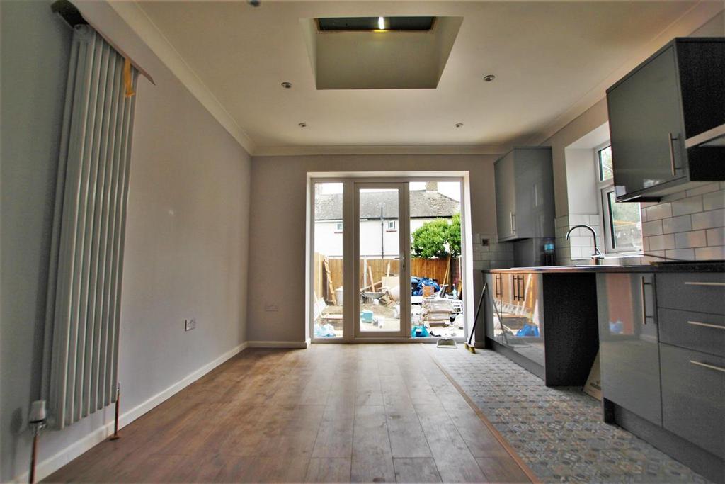 Barclay Road, Edmonton, London, N18 3 bed terraced house - £2,200 pcm (£508 pw)