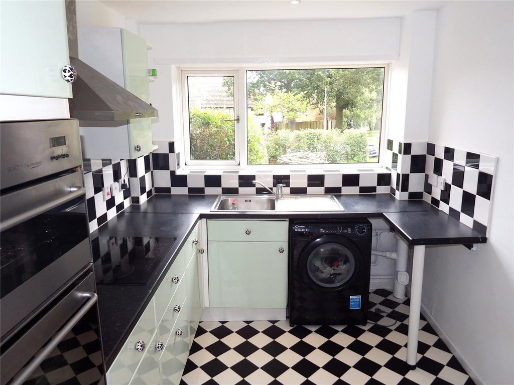 Shephall Way, Stevenage, Hertfordshire, SG2 3 bed terraced house for ...