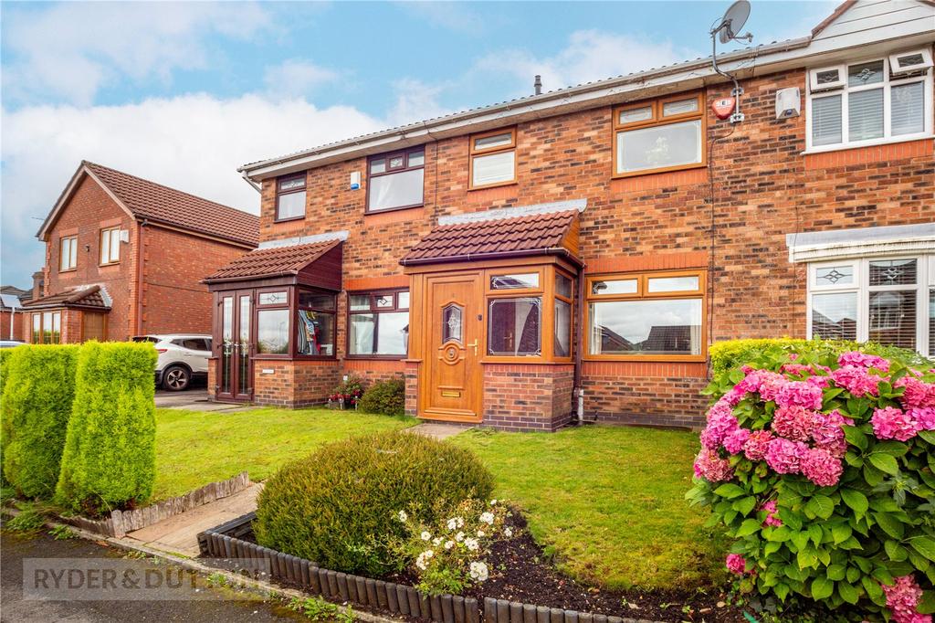 Carrbrook Drive, Royton, Oldham... 3 bed terraced house for sale - £220,000