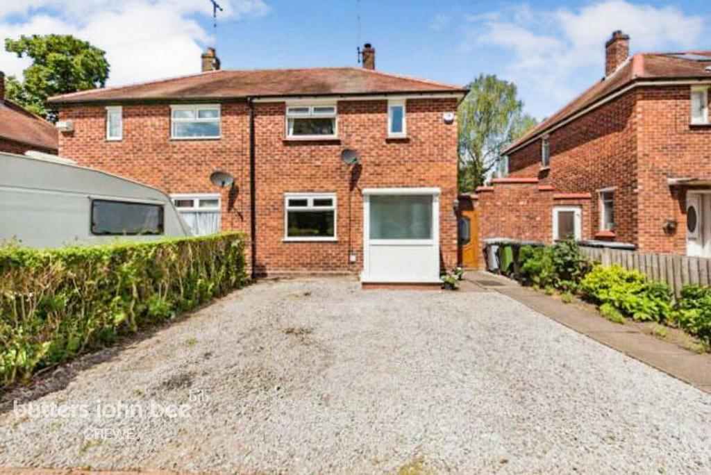 Gawsworth Avenue Crewe 2 Bed Semi Detached House For Sale £140 000