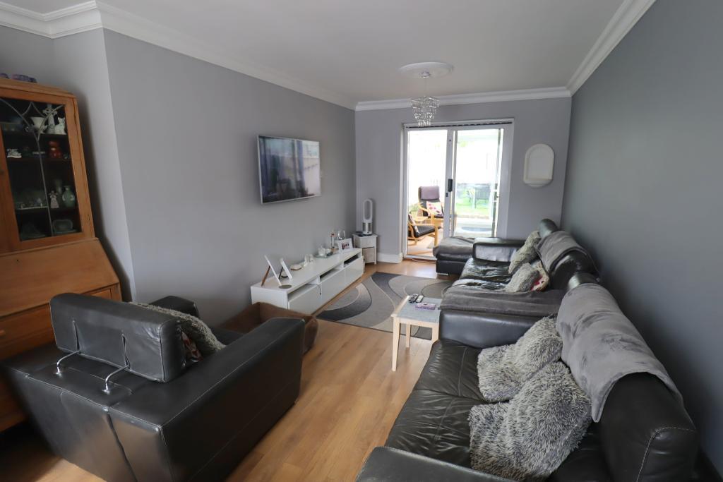 Waterslade Green, Runfold, Luton, LU3 2ER 3 bed semi-detached house for ...