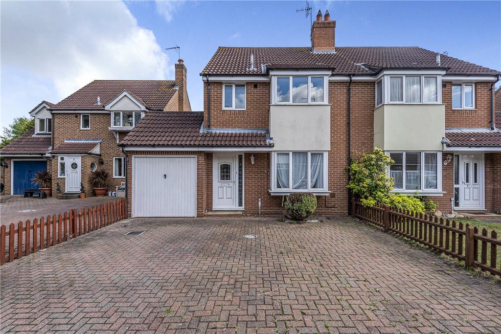 Pantile Close, Witham, Essex, CM8 3 bed semi-detached house - £1,300 ...