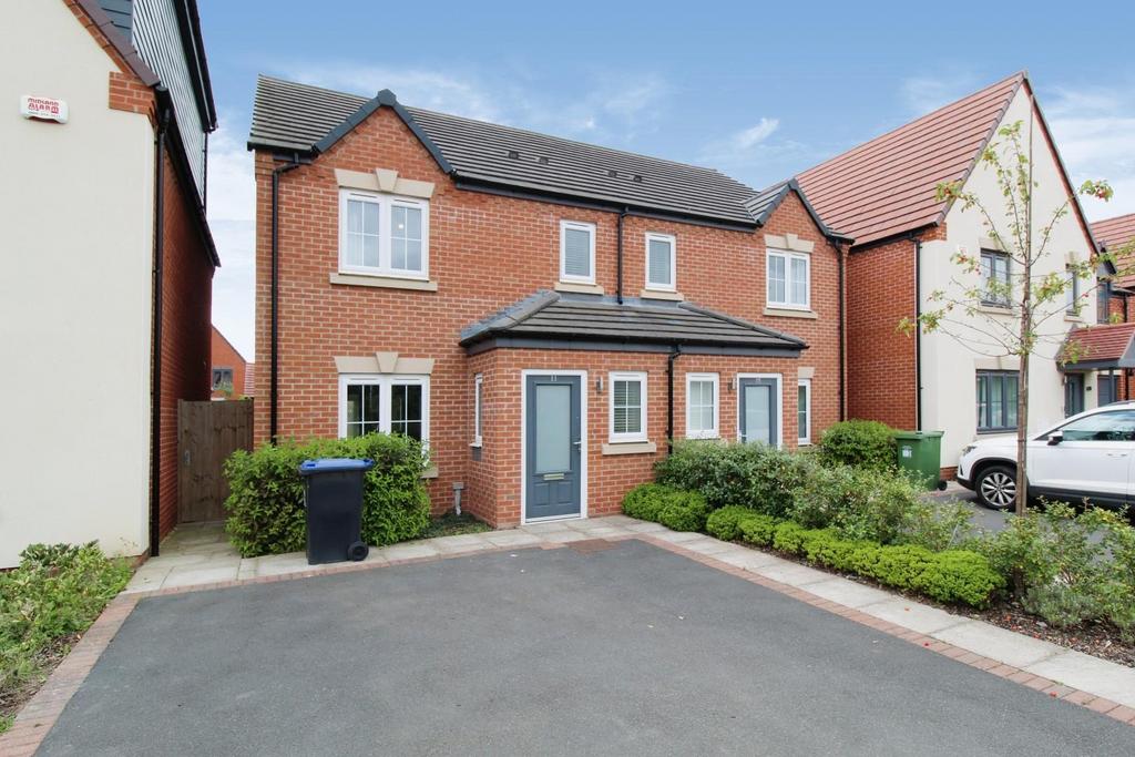 Jubilee Way Bishops Tachbrook 3 Bed Semi Detached House £1 350