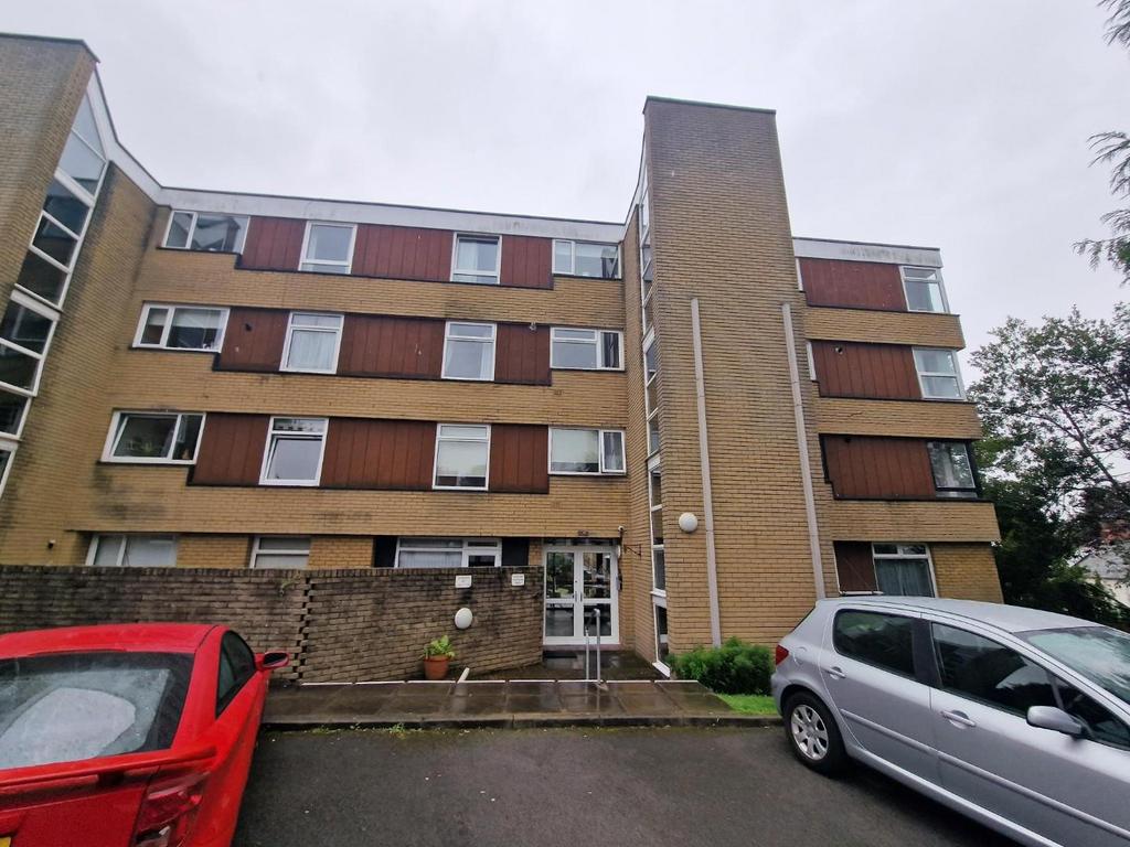 Yew Tree Court, Barry 2 bed flat to rent - £775 pcm (£179 pw)