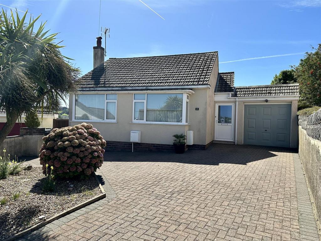 Higher Copythorne, Brixham 3 bed detached bungalow - £1,400 pcm (£323 pw)