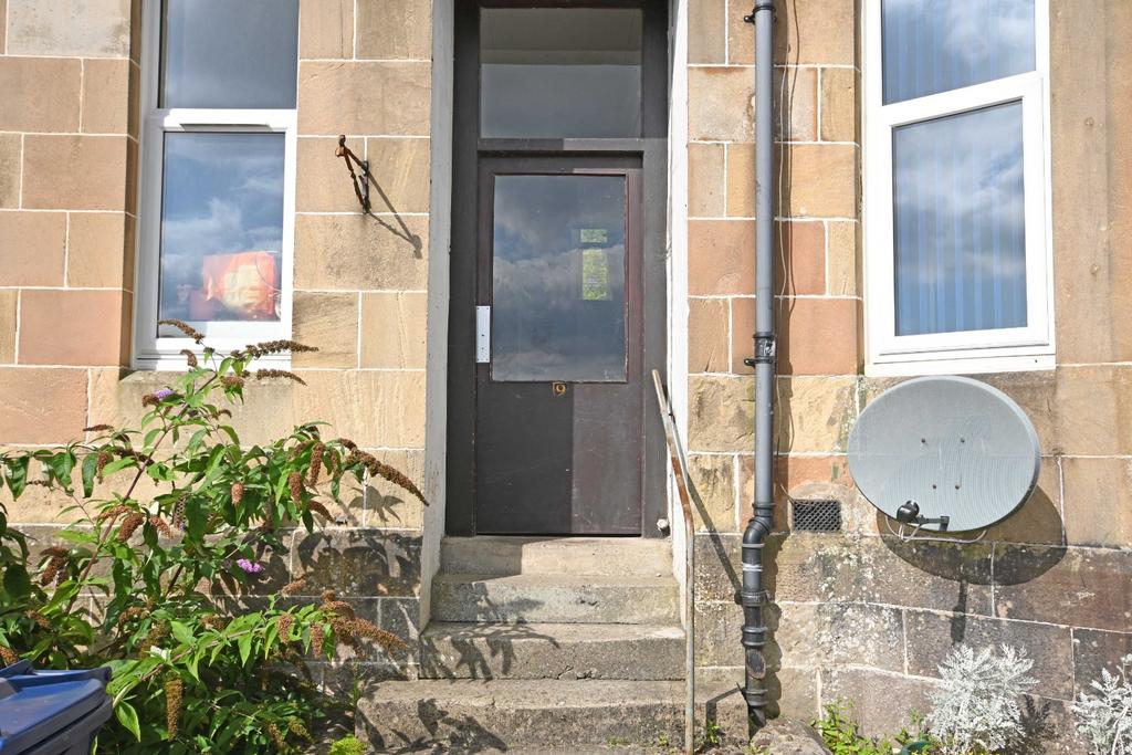 Kirn, Dunoon, Argyll and Bute, PA23 1 bed flat - £70,000