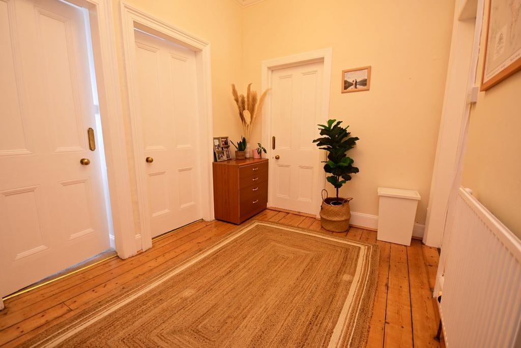 Kirn, Dunoon, Argyll and Bute, PA23 1 bed flat - £70,000