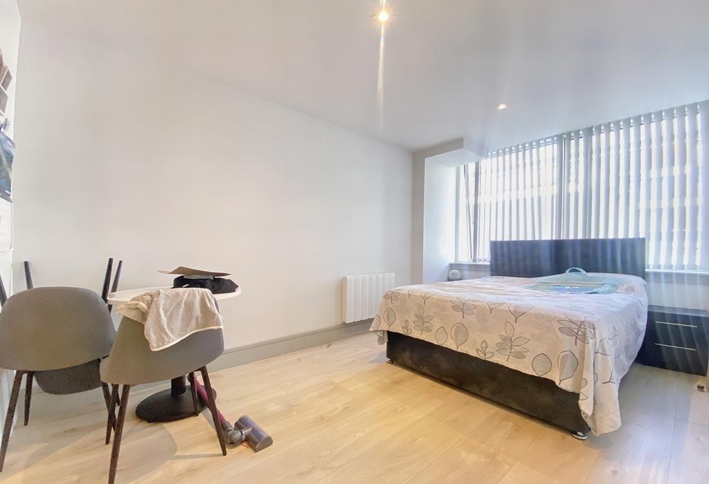 Mercantile House, Uxbridge, Greater... Studio - £1,161 pcm (£268 pw)