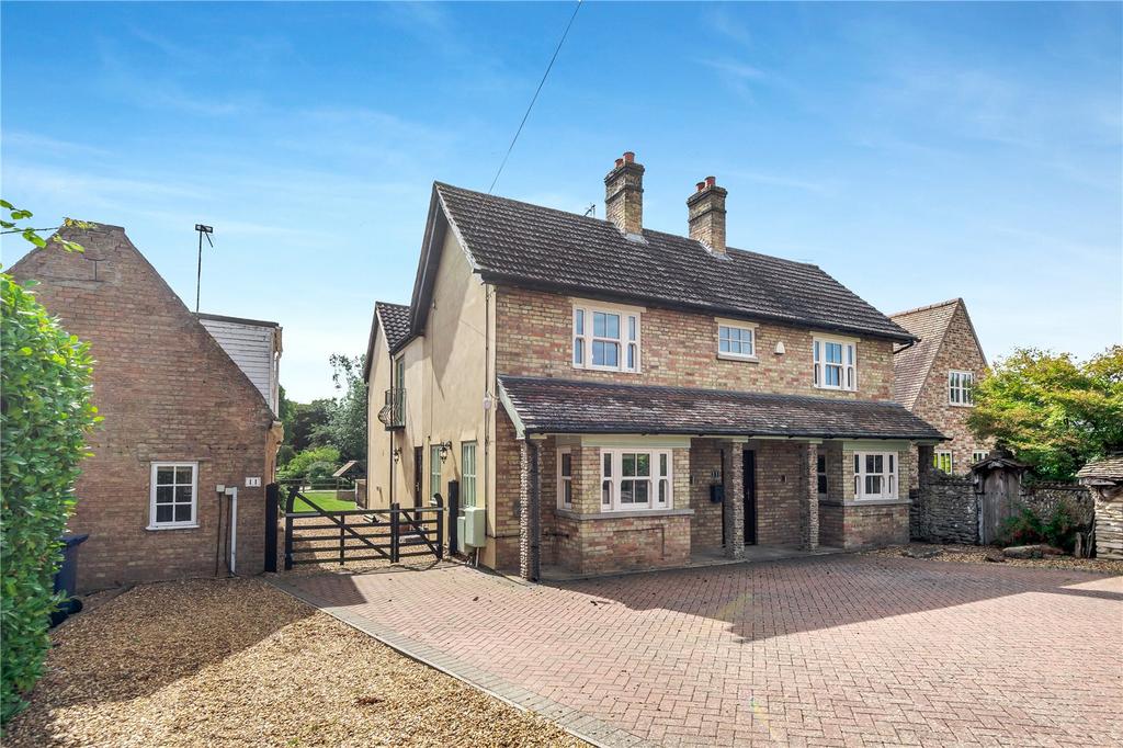 11 Infield Road, Glatton... 3 bed detached house - £2,750 pcm (£635 pw)