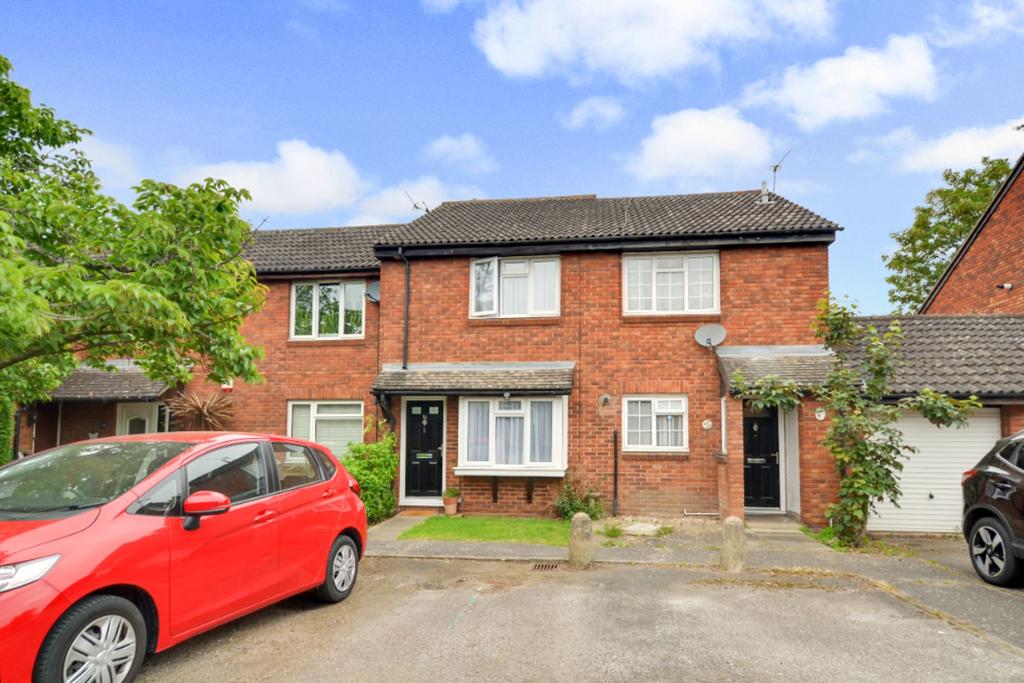 Wooburn Close, Uxbridge, UB8 2 bed terraced house - £425,000