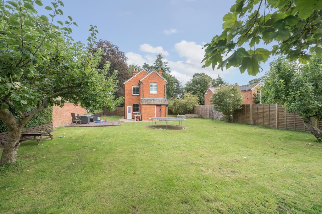 Newbury, Berkshire, RG14 2 bed detached house for sale - £425,000
