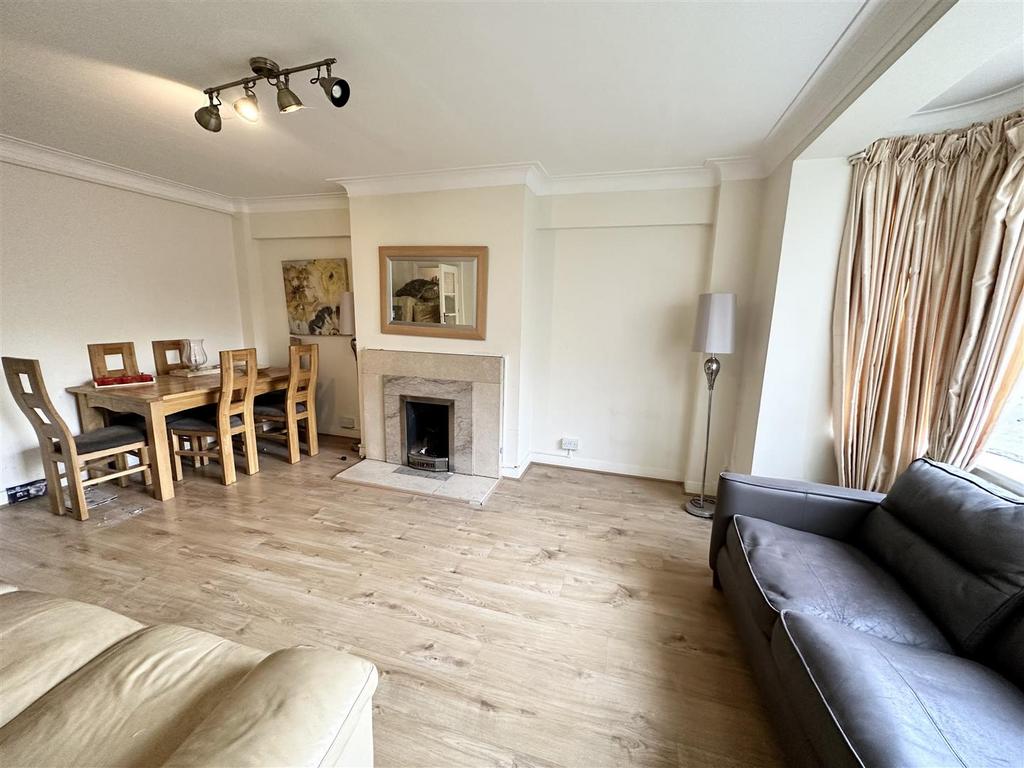 Furze Hill, Hove 2 bed flat - £300,000