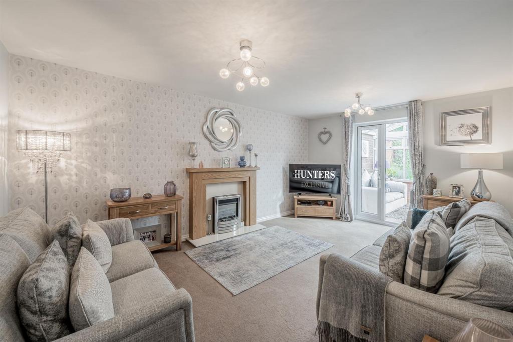 Kirkpatrick Drive, Wordsley, DY8 5TG 5 bed detached house - £525,000