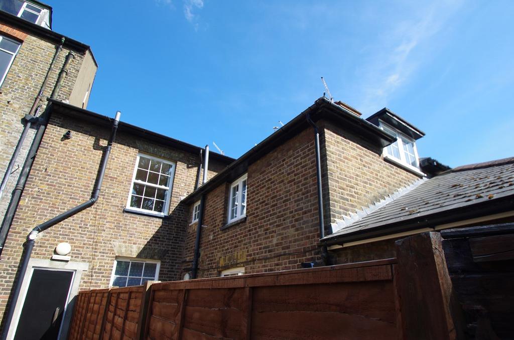 119 St Albans Road, WATFORD, WD17 1 bed flat - £1,150 pcm (£265 pw)