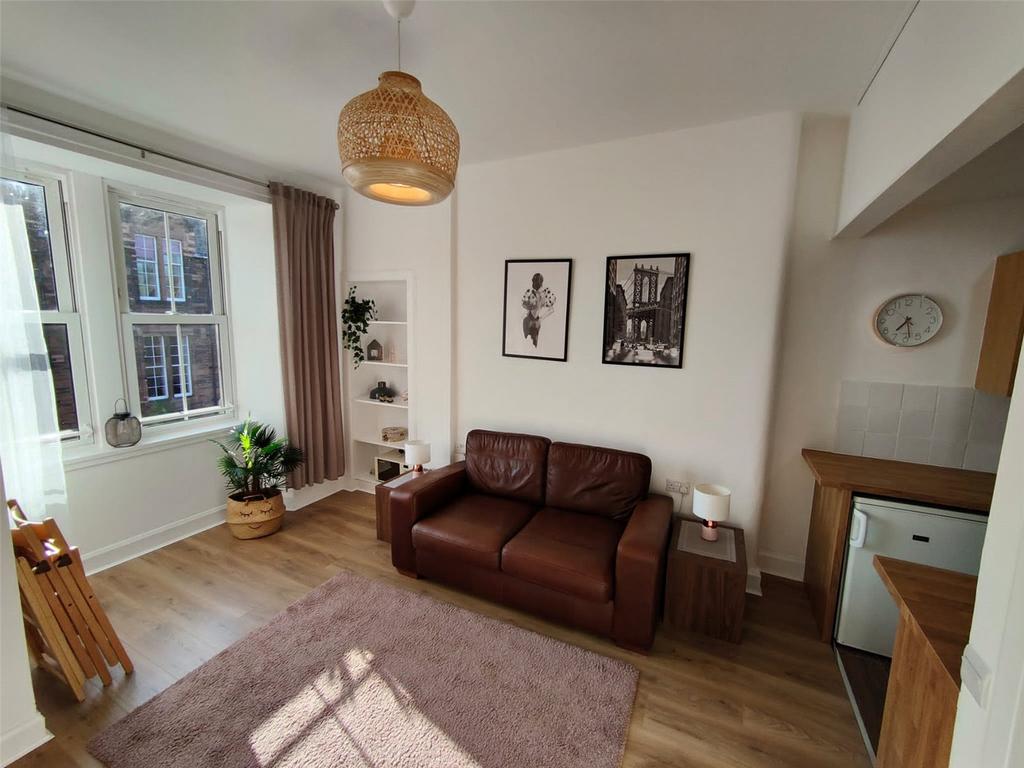 Albion Road, Edinburgh, EH7 1 bed flat - £1,190 pcm (£275 pw)