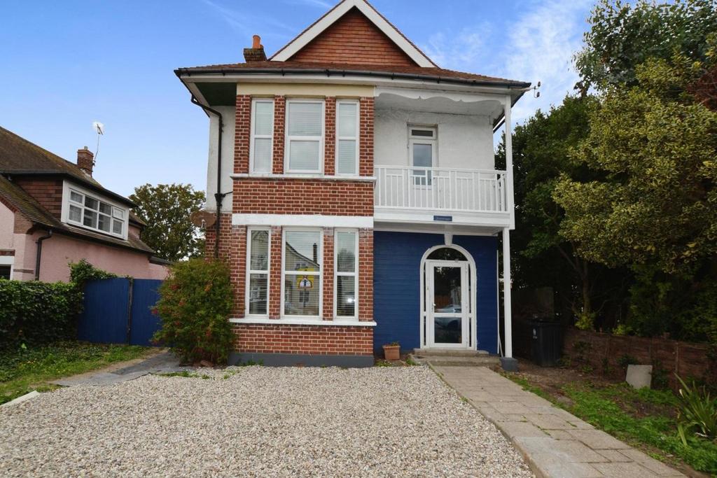 Clacton-on-Sea CO15 4 bed detached house - £375,000
