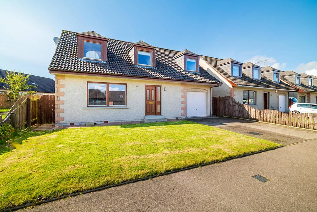 122 McIntosh Crescent, Dyce... 3 bed detached house - £290,000