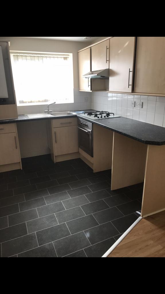 Western Avenue, Huyton, Liverpool, Merseyside, L36 4LX 2 bed flat for ...