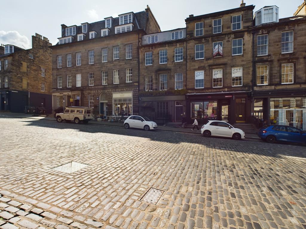 Howe Street, New Town, Edinburgh, EH3 2 bed flat - £1,850 pcm (£427 pw)