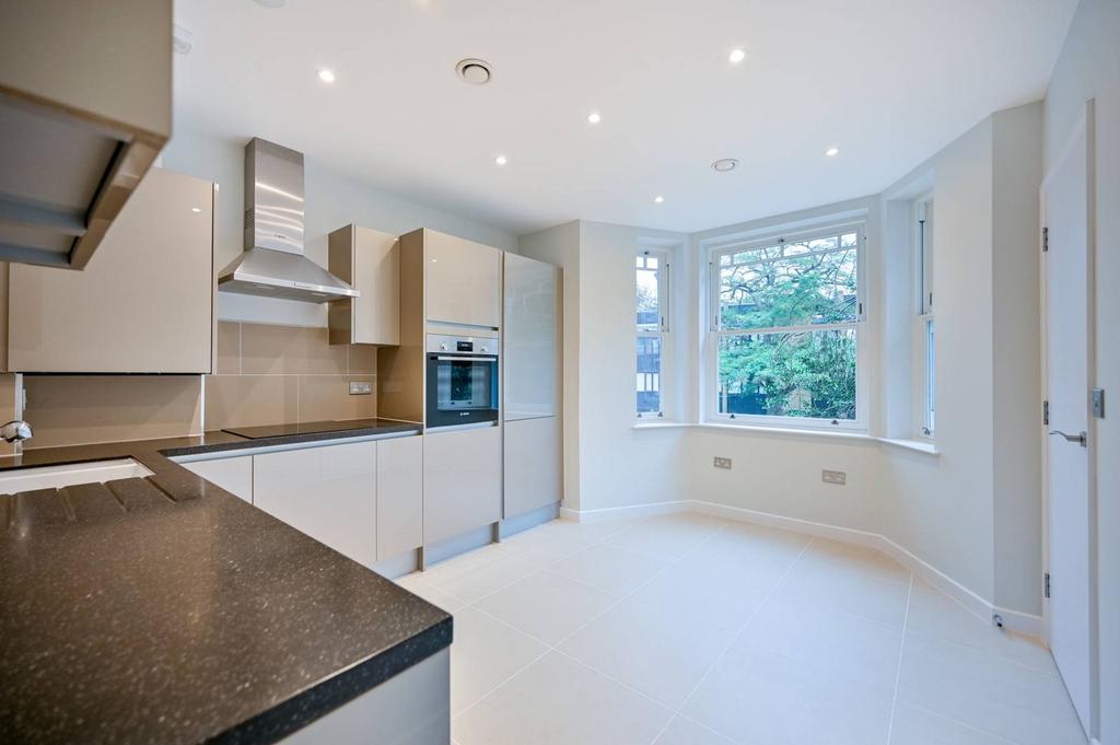 Sutton Court Road, Chiswick, W4 2 bed flat - £3,500 pcm (£808 pw)