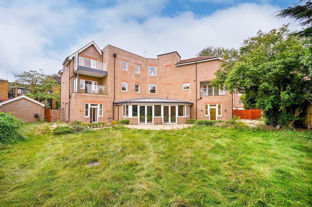 Sutton Court Road, Chiswick, W4 2 bed flat - £3,500 pcm (£808 pw)