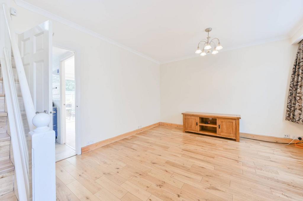 Weald Lane, Harrow Weald, Harrow, HA3 3 bed semi-detached house - £ ...