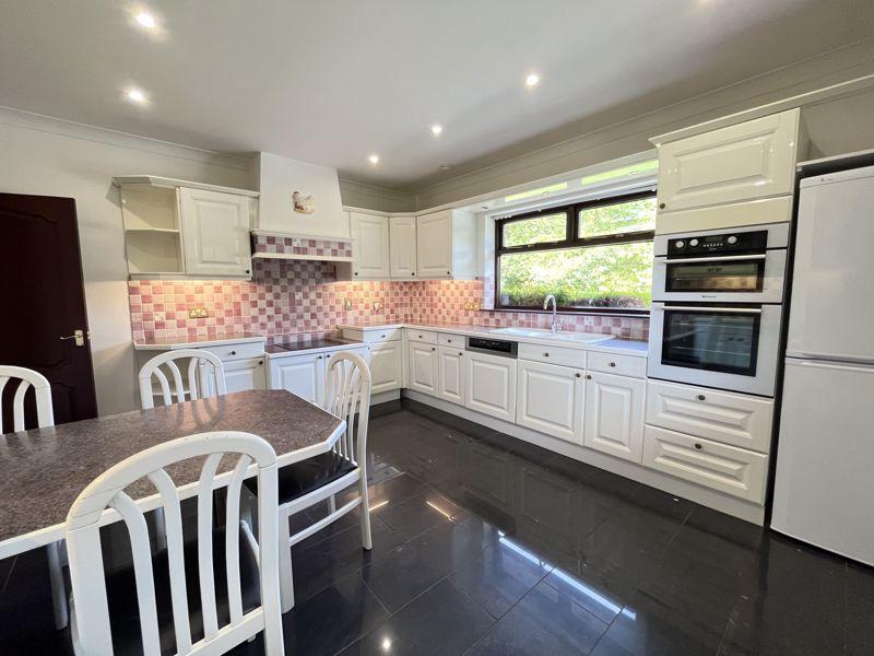 Dan Y Deri, Werfa Lane, Aberdare CF44 0YS 4 bed detached bungalow for ...