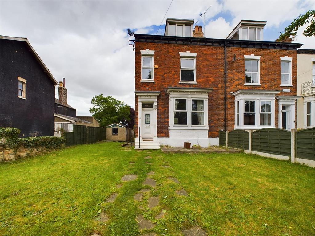 Bessingby Road, Bridlington 5 bed semi-detached house for sale - £235,000